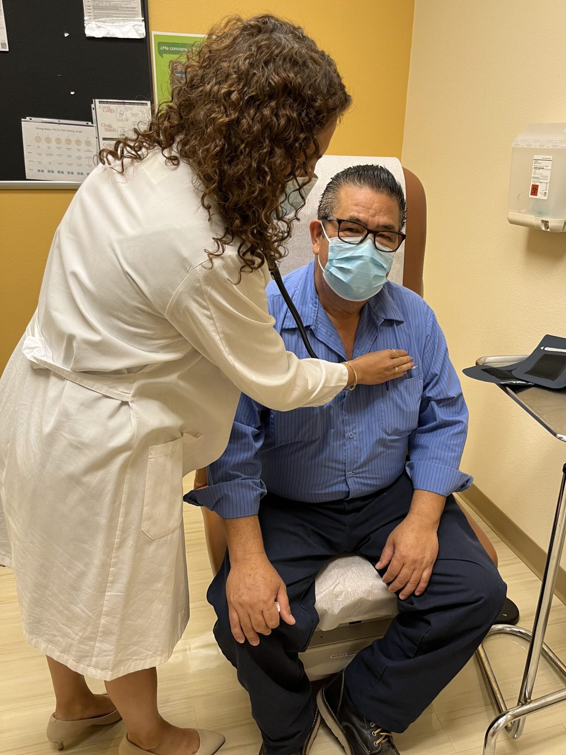 Mexican doctors: "When they hear us speaking to them in Spanish, it's ...