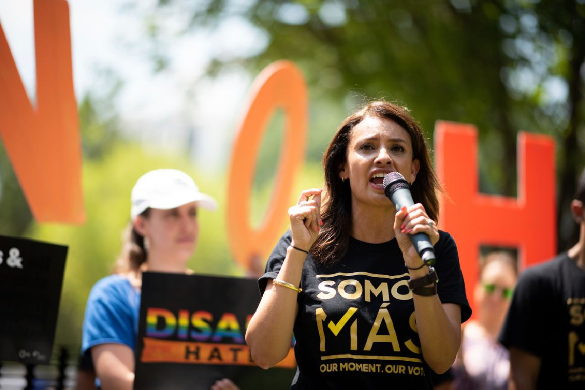 Harris Campaign Launches WhatsApp Channel Aimed At Bilingual Latino ...