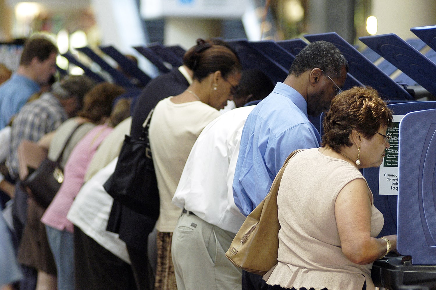 Harris Campaign Targets Latino Voters At Boxing Matches And Baseball ...