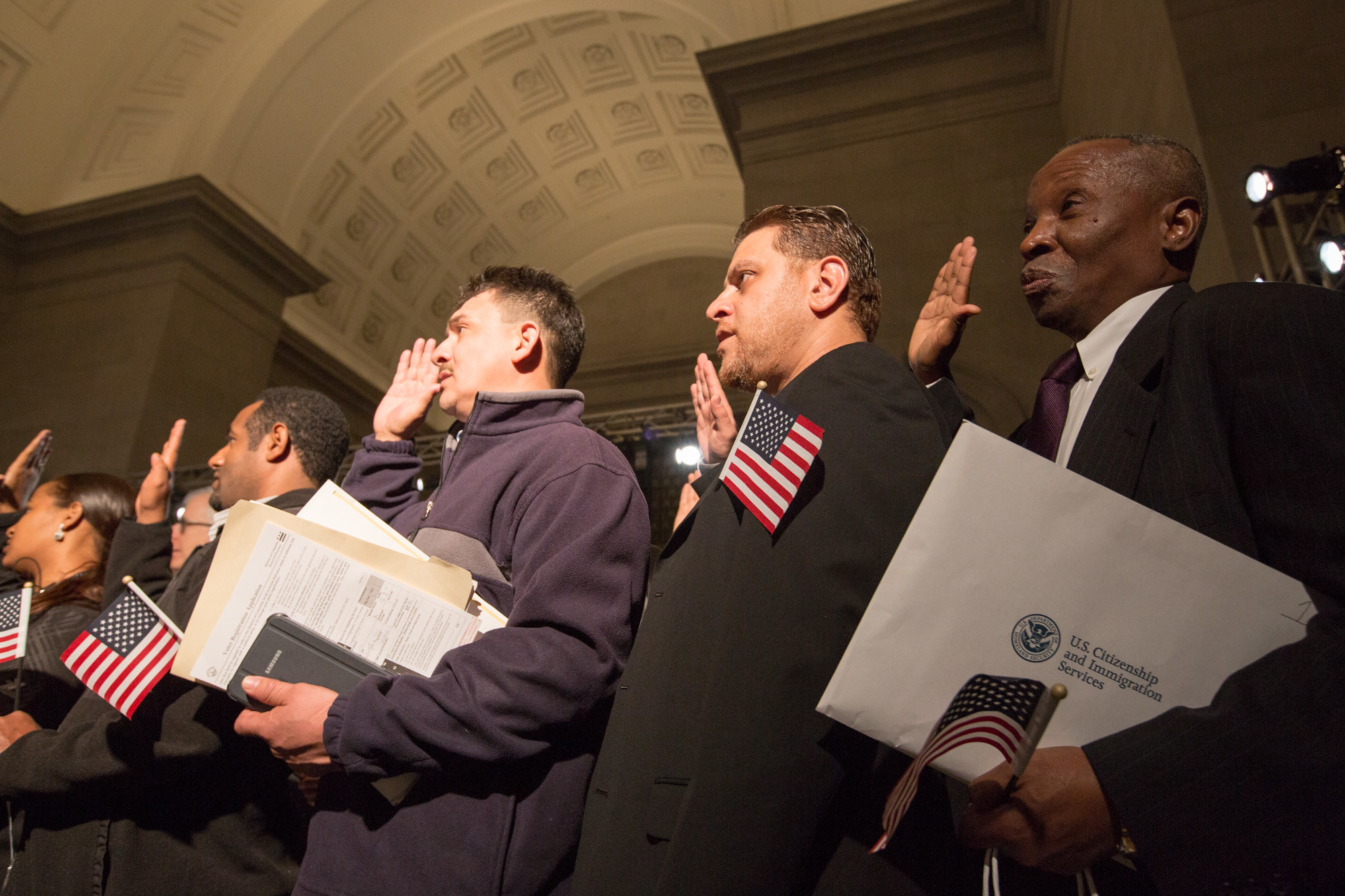 1 In 10 Eligible Voters In The U.S. Are Naturalized Citizens - Parriva