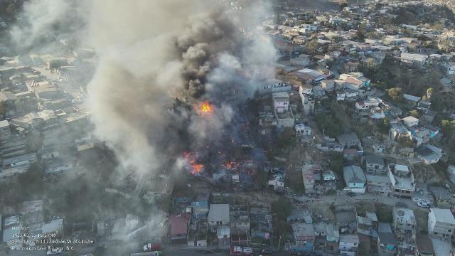 Two Large Fires Consume 29 Homes In Tijuana - Parriva