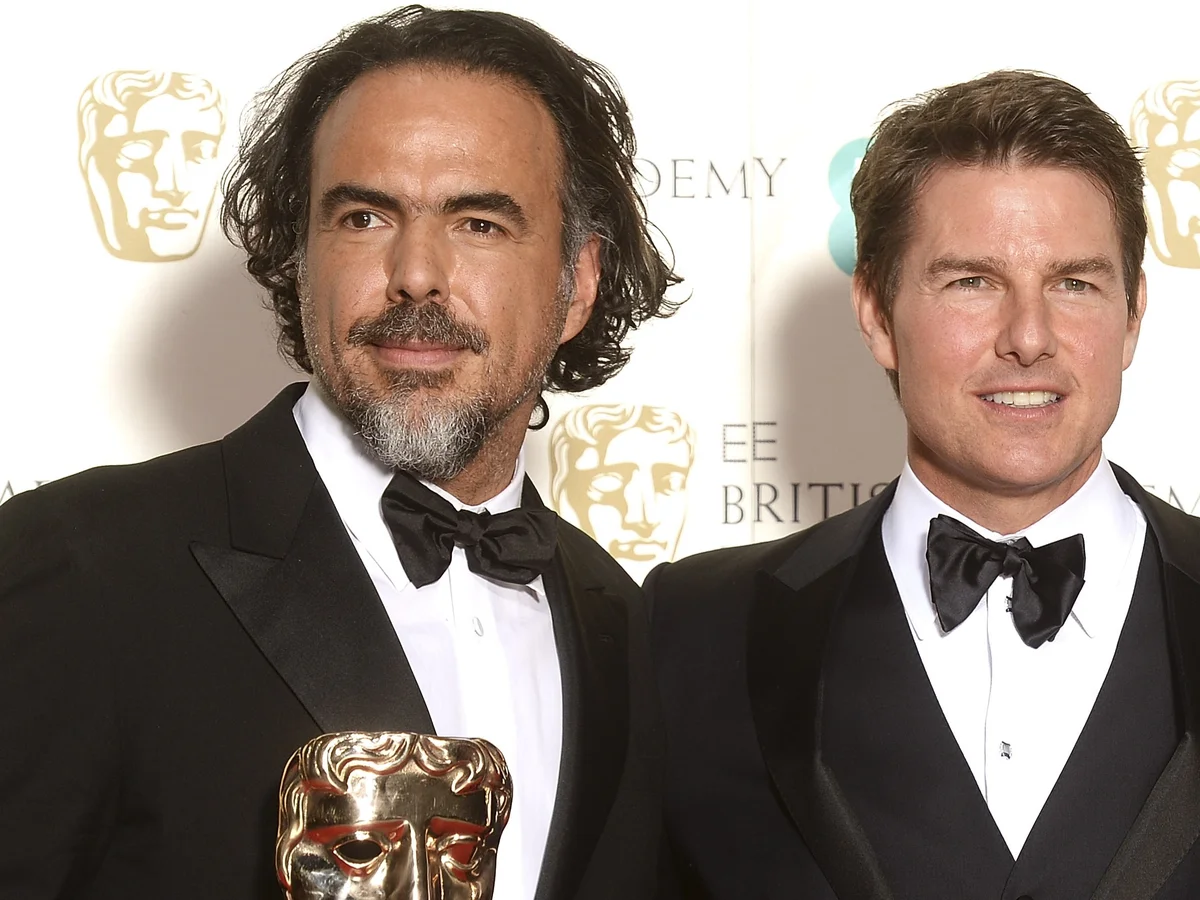 Alejandro González Iñárritu Presents Tom Cruise With His First Oscar ...