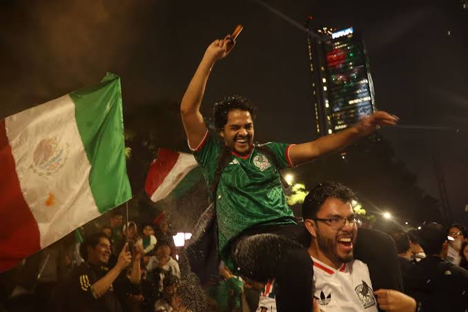 Over A Million Fans Celebrate In Mexico City Following Mexico's World ...